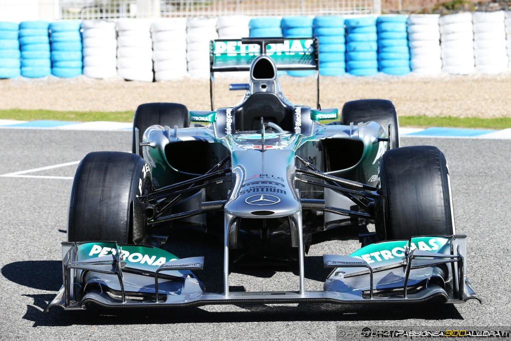 Mercedes W04 al lancio. Sarà finalmente una ‘freccia’?