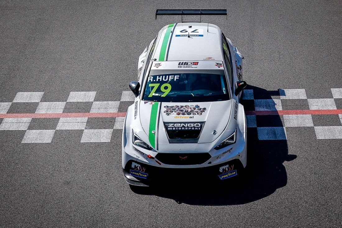 WTCR | Ritorno last minute per Robert Huff sulla Cupra del team Zengő
