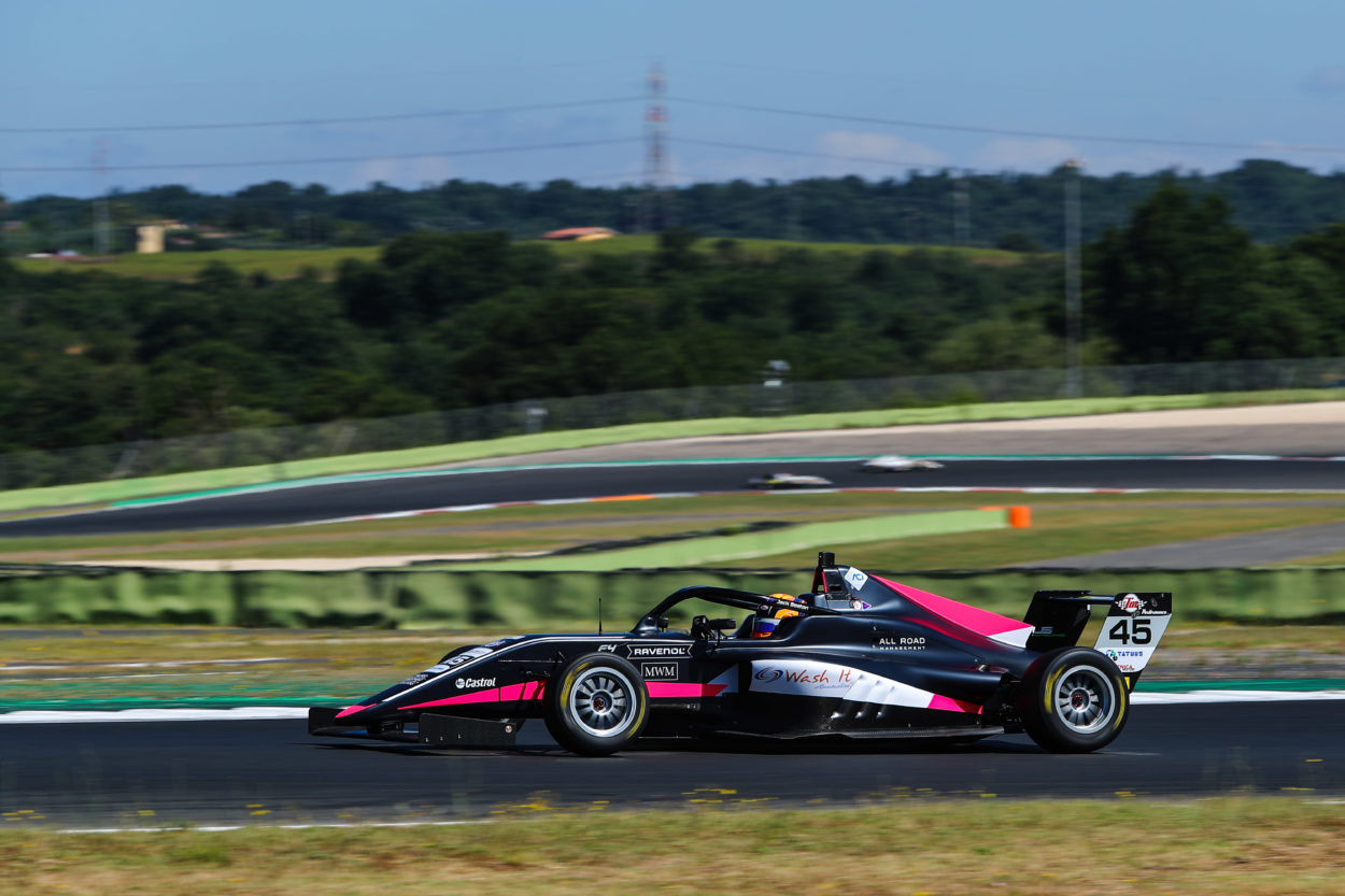 F4 Italia | Vallelunga 2024: Jack Beeton e Freddie Slater si ...