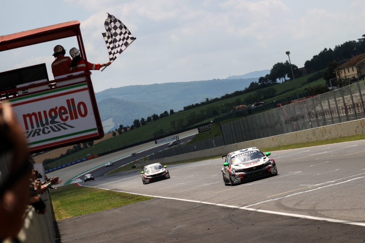 TCR Italy | Mugello 2024: Paolo Rocca si sblocca e vince Gara 1