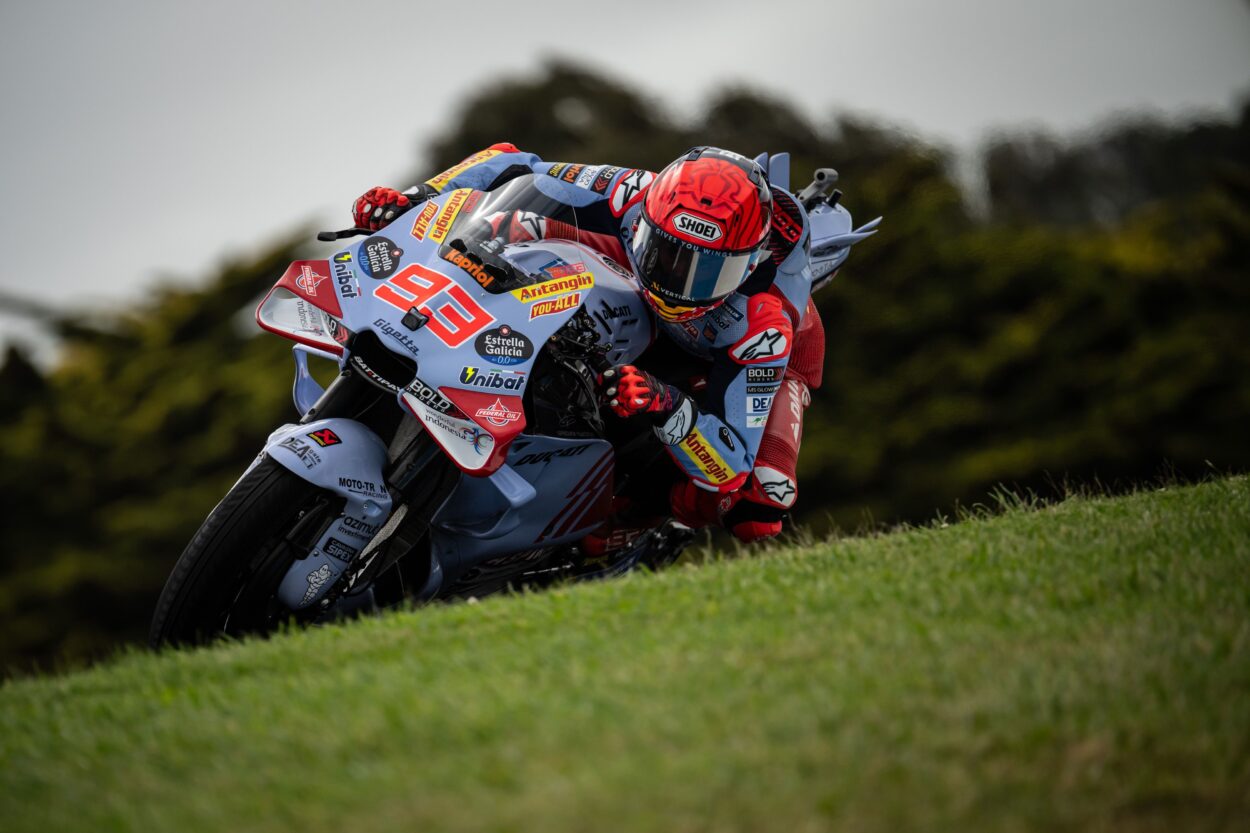 MotoGP | GP Australia 2024, WUP: Marc Marquez comanda i 10 minuti di warm-up. 2° Bagnaia e 4° Martin