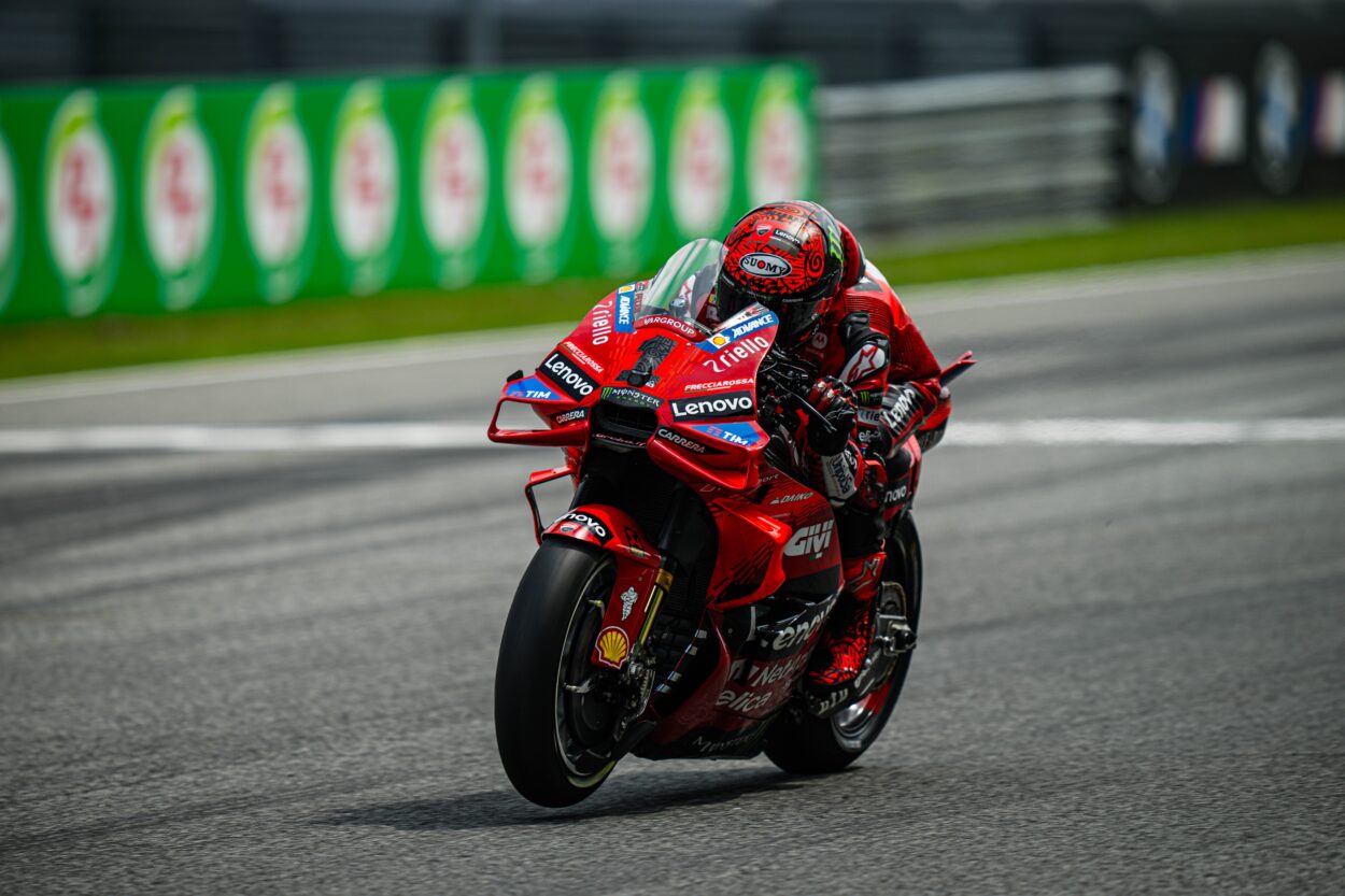 MotoGP | GP Thailandia 2024, Gara: Bagnaia primeggia sul bagnato, Martin (2°) continua la ...