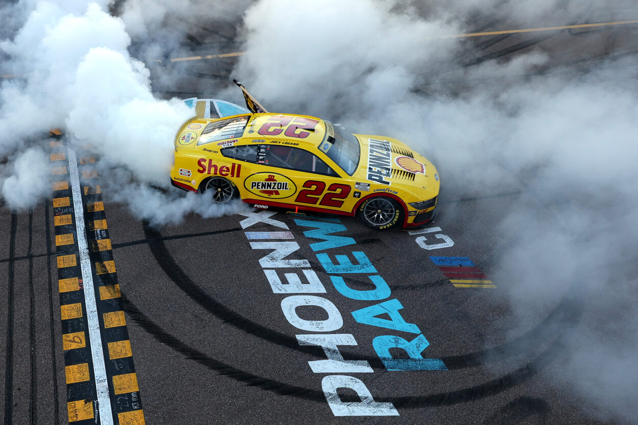 NASCAR | Cup Series, la cronaca di Phoenix: Logano batte Blaney ed è il ...