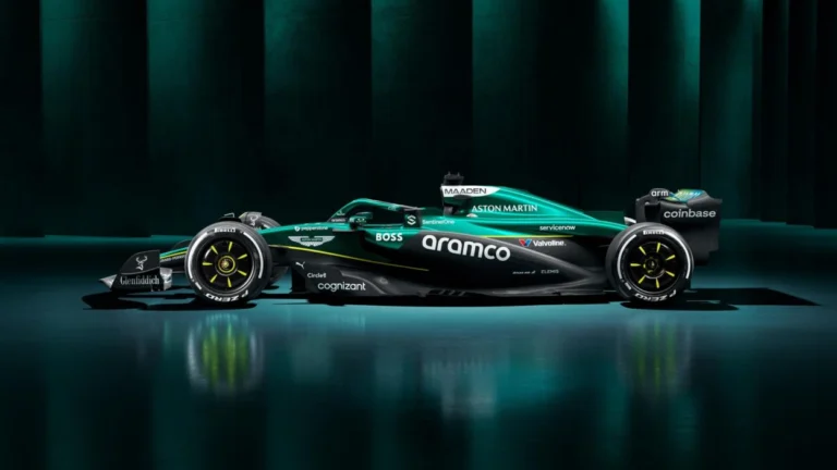 F1 | Aston Martin AMR25, le immagini della nuova monoposto [Gallery]