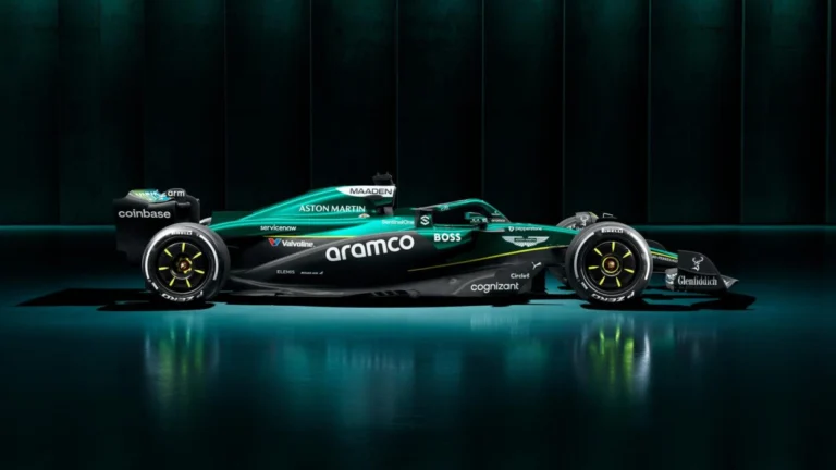 F1 | Aston Martin AMR25, le immagini della nuova monoposto [Gallery]