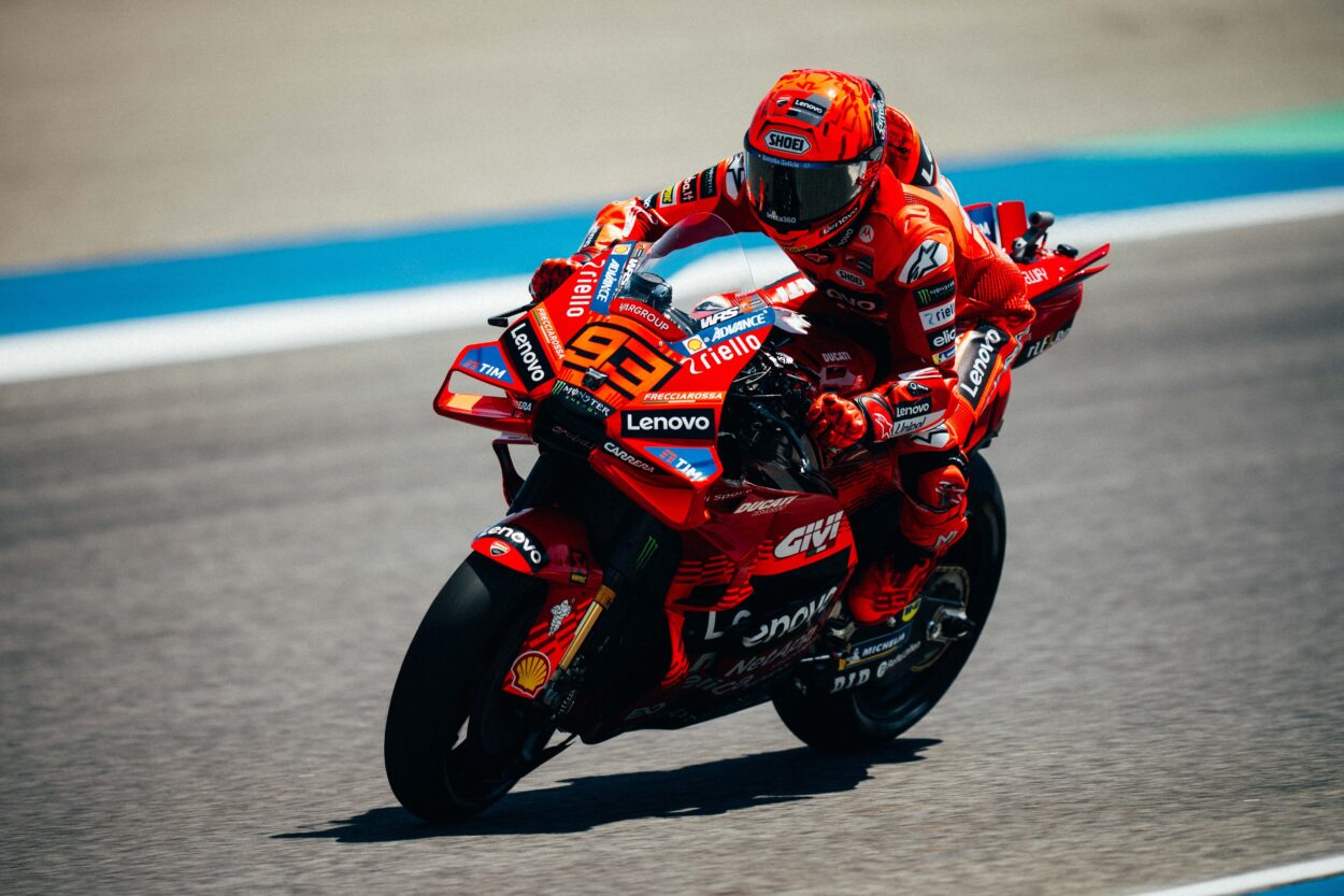 MotoGP | GP Thailandia 2025, Qualifiche: Marc Márquez debutta in rosso conquistando la pole position