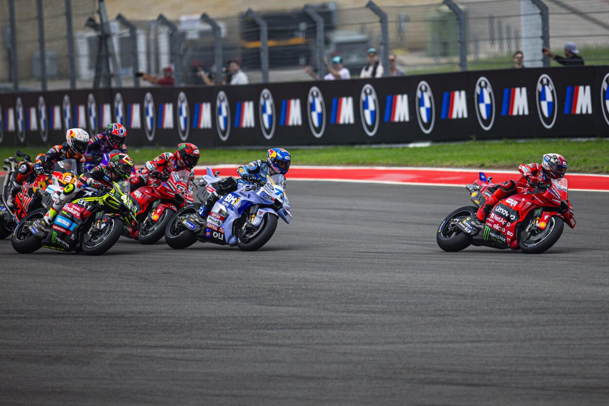 MotoGP | GP Americhe 2025: il caos alla prima partenza, la bandiera ...