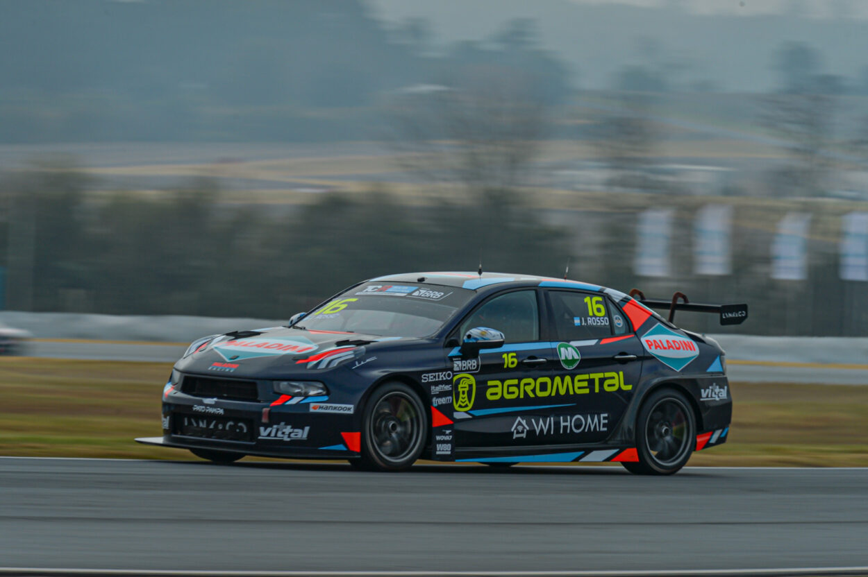 TCR South America | Mercedes 2025, Gara 2: Rosso resiste alle Cupra per ...