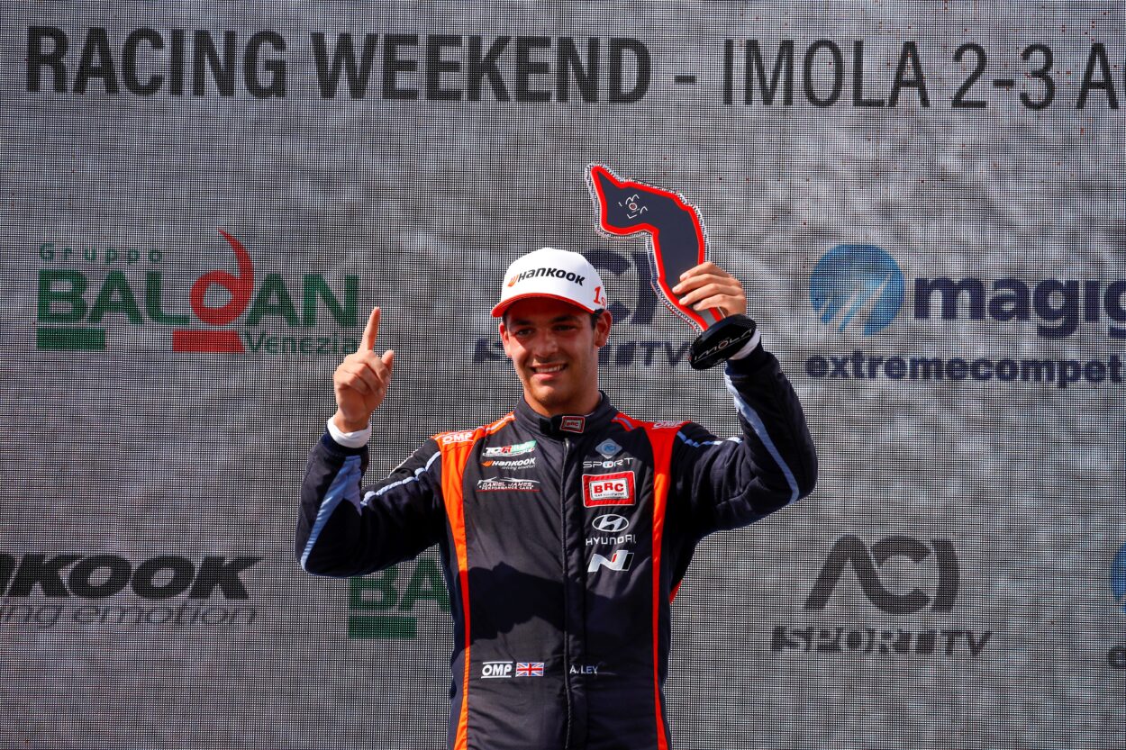 TCR Italy | Imola 2025, Ley: “Felice per questa vittoria. Una volta in ...