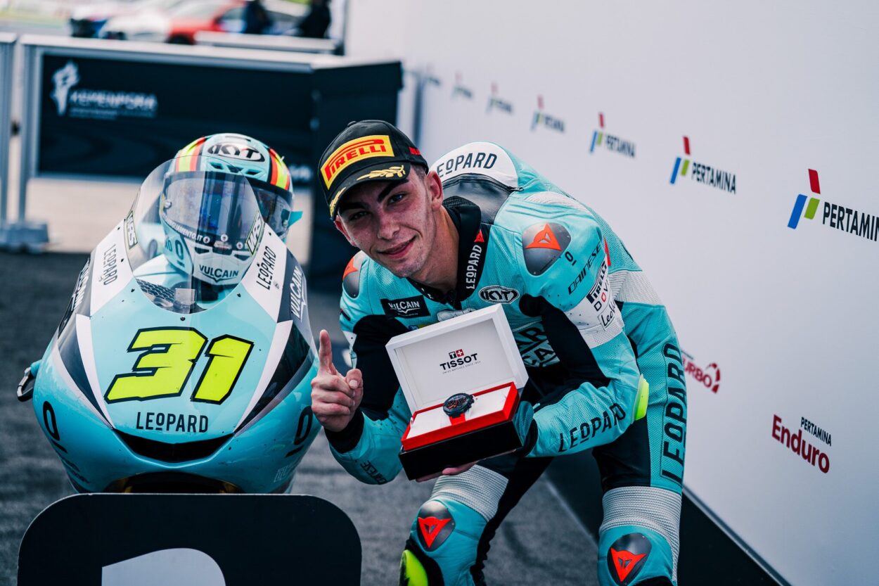 Moto3 | Mercato piloti 2026: Adrián Fernández rinnova con Honda Leopard
